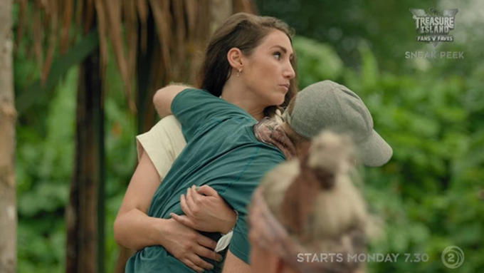 Matty McLean suffers dramatic medical event during 'Treasure Island Fans v Faves' first look