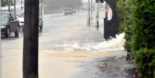 Heavy Rain Batters Dunedin Causing Flooding